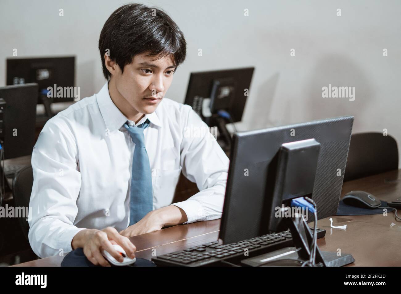 Indonesia school classroom internet hi-res stock photography and images ...