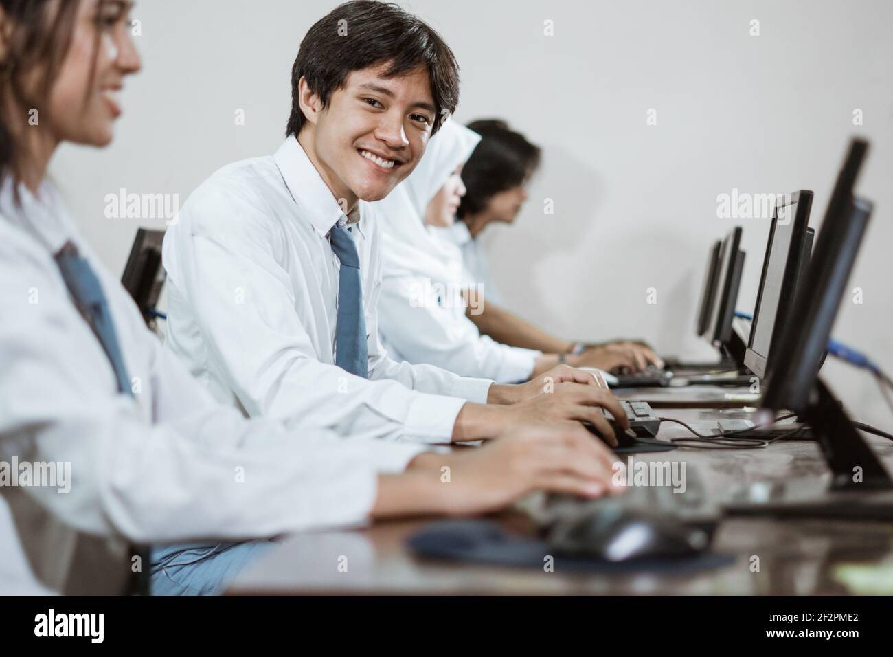 Indonesia school classroom computer hi-res stock photography and images ...