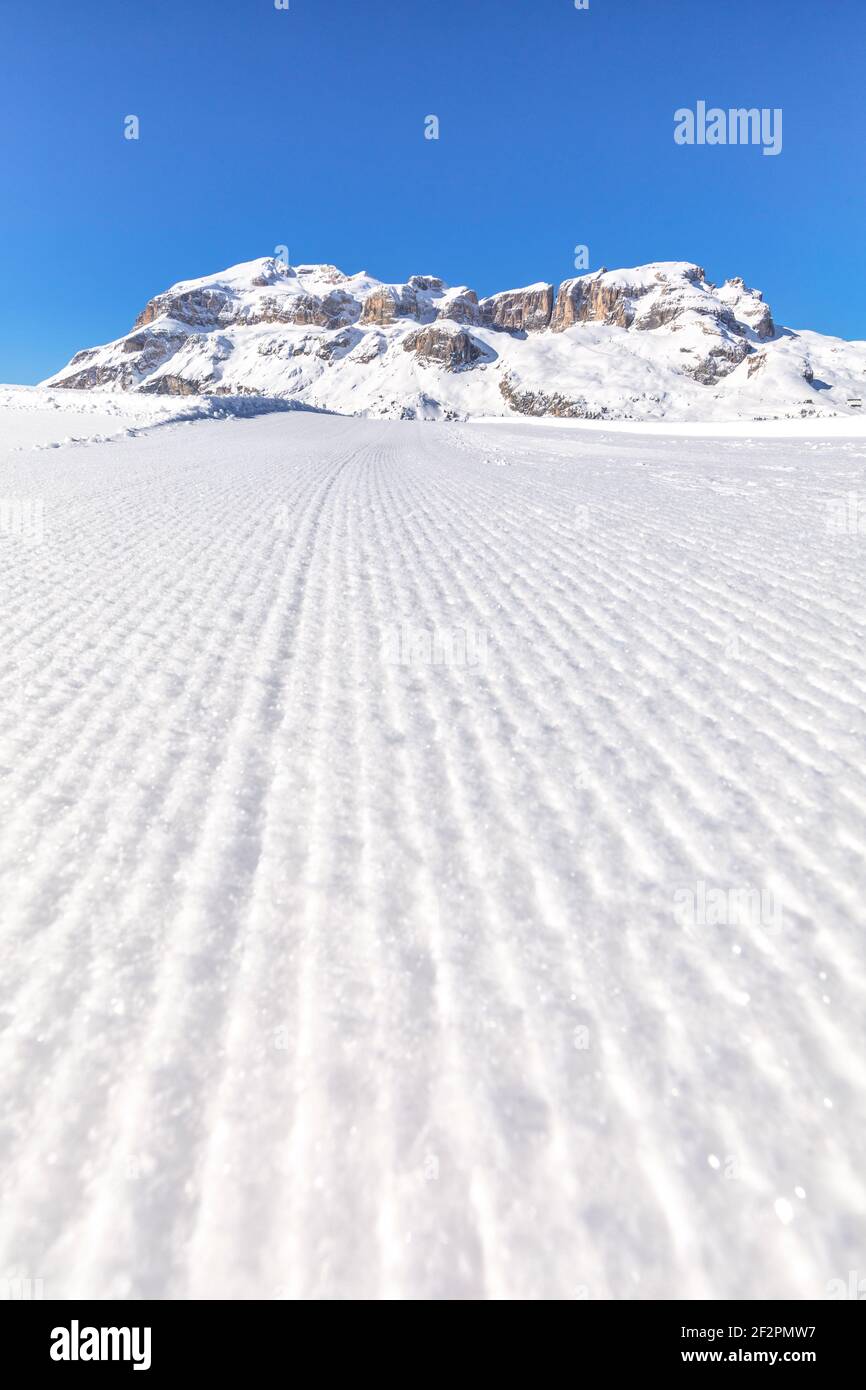 Recession slope hi-res stock photography and images - Alamy