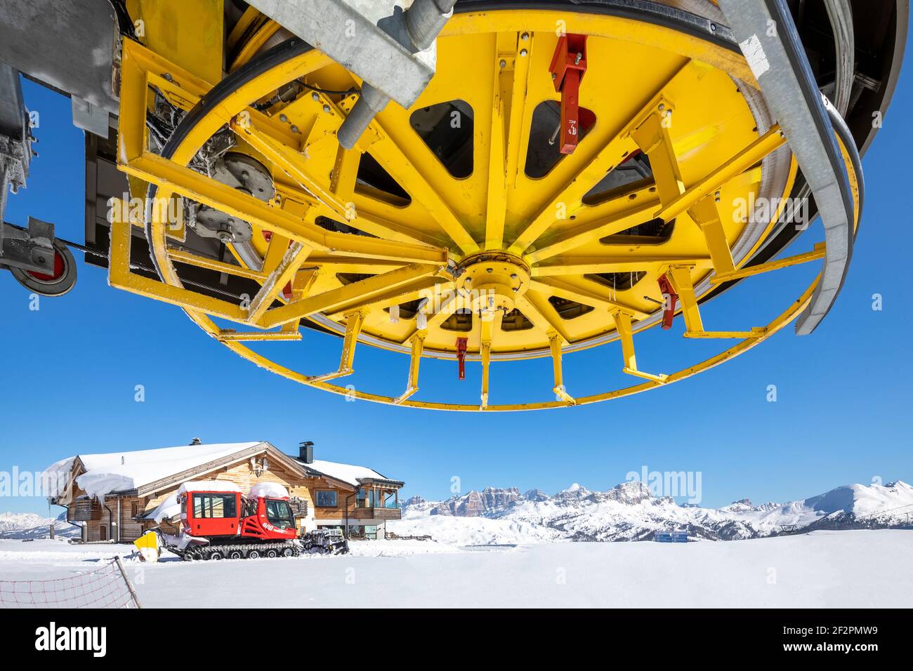 winter 2020/21, Dolomites Superski area, ski carousel, no winter sports ...