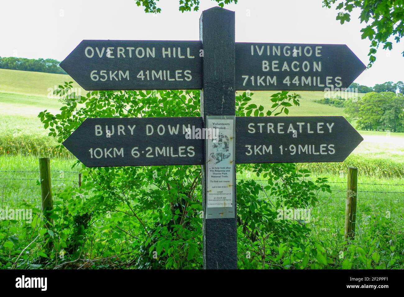 Ridgeway path sign hi-res stock photography and images - Alamy