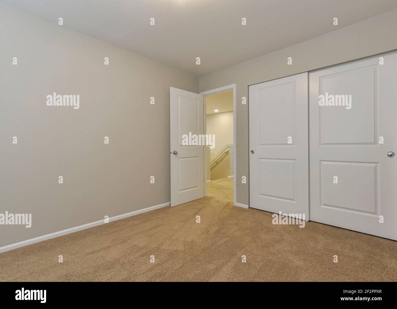 Empty residential bedroom interior Stock Photo - Alamy