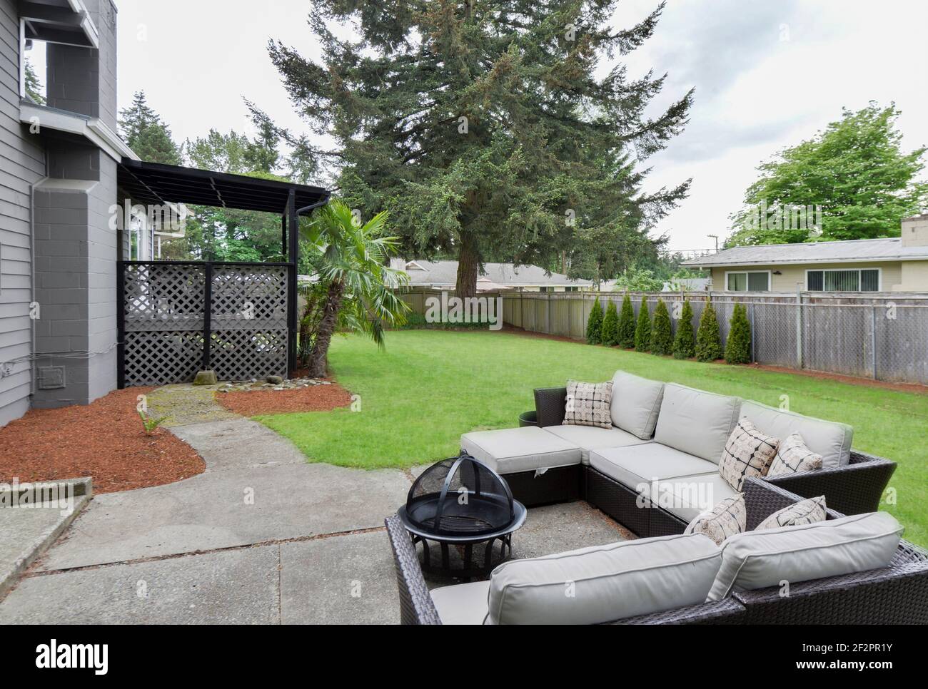 Modern residential backyard exterior Stock Photo - Alamy