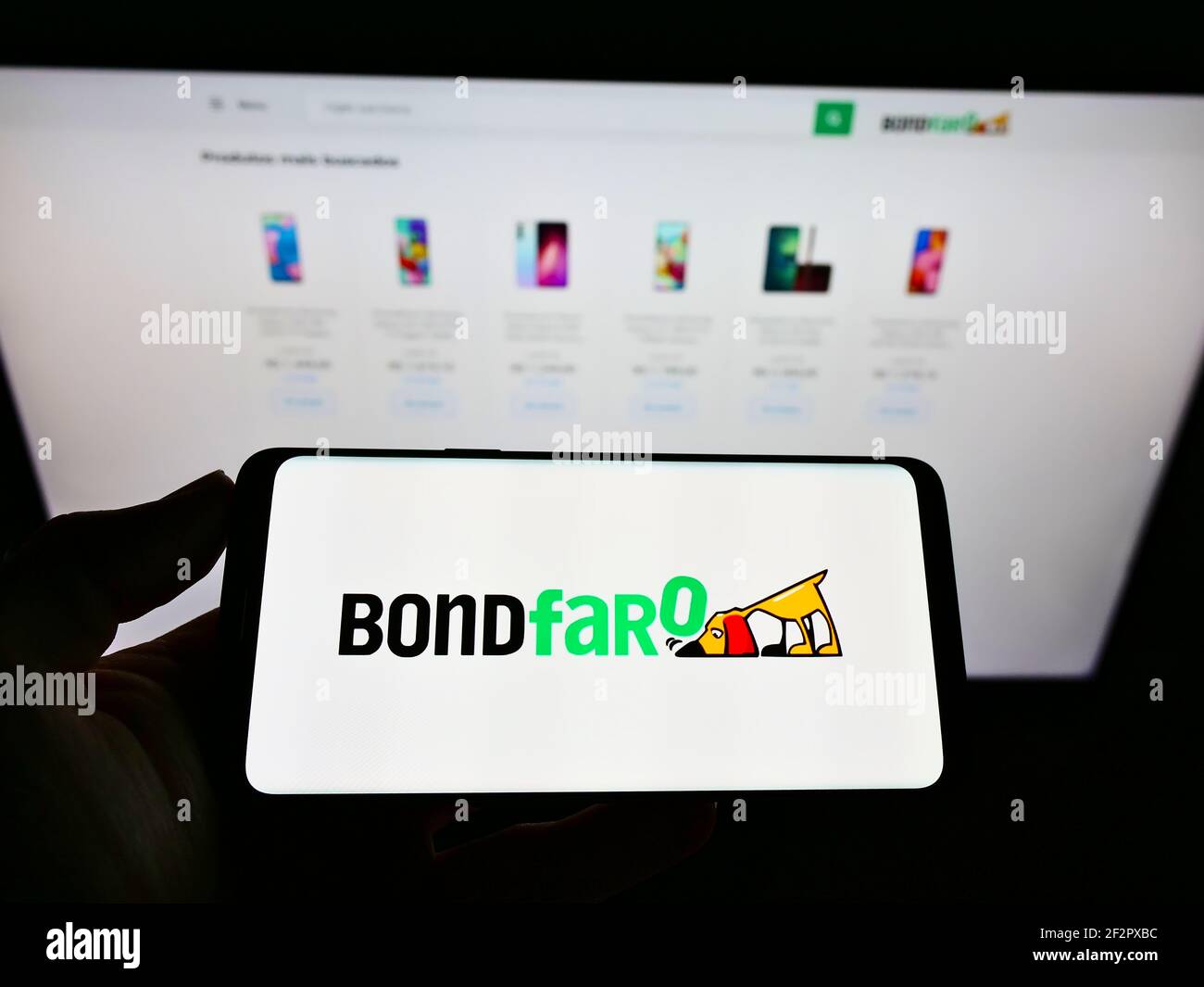 Person holding smartphone with logo of Brazilian product research ...