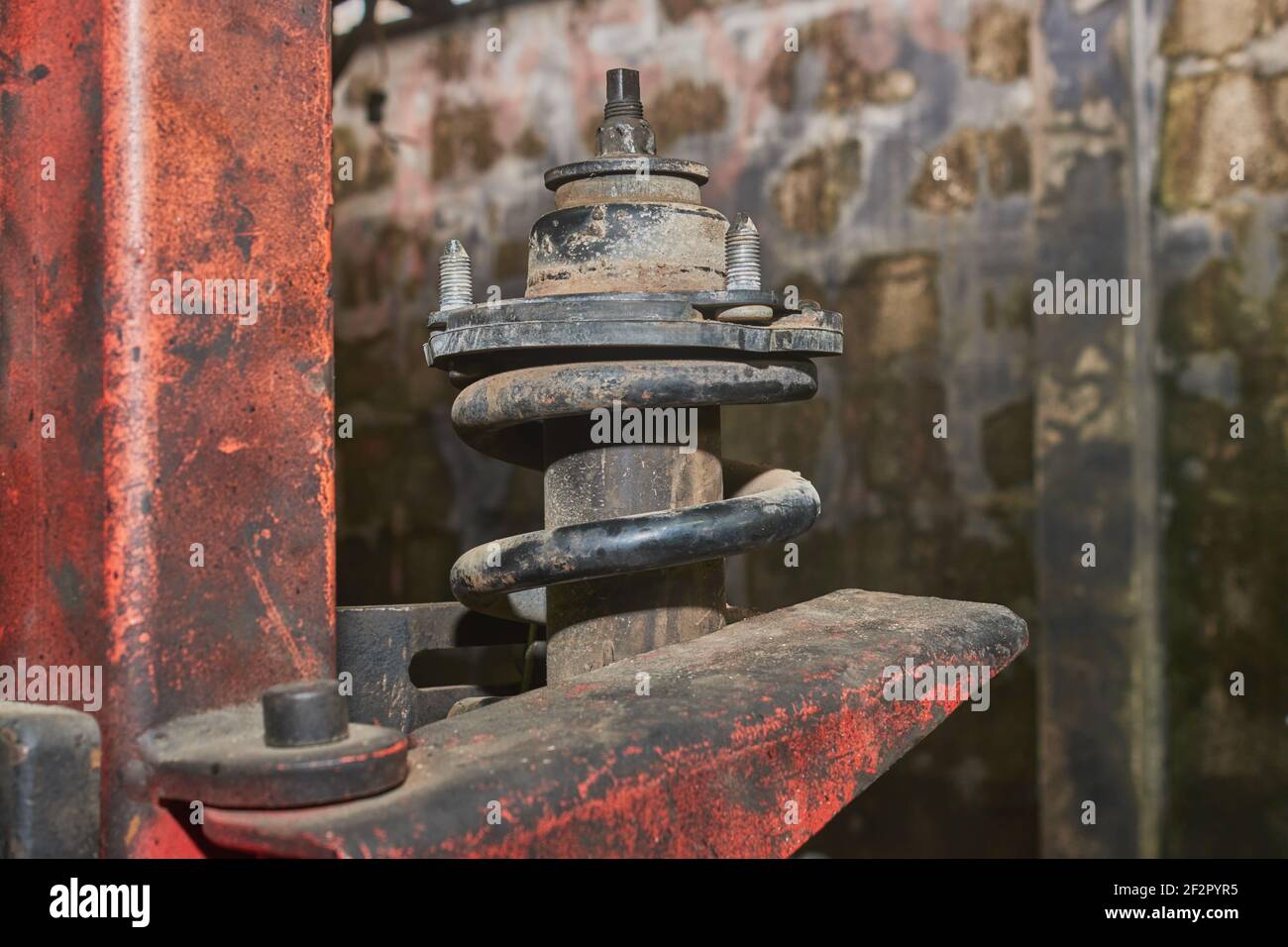 Spring compressor hi-res stock photography and images - Alamy
