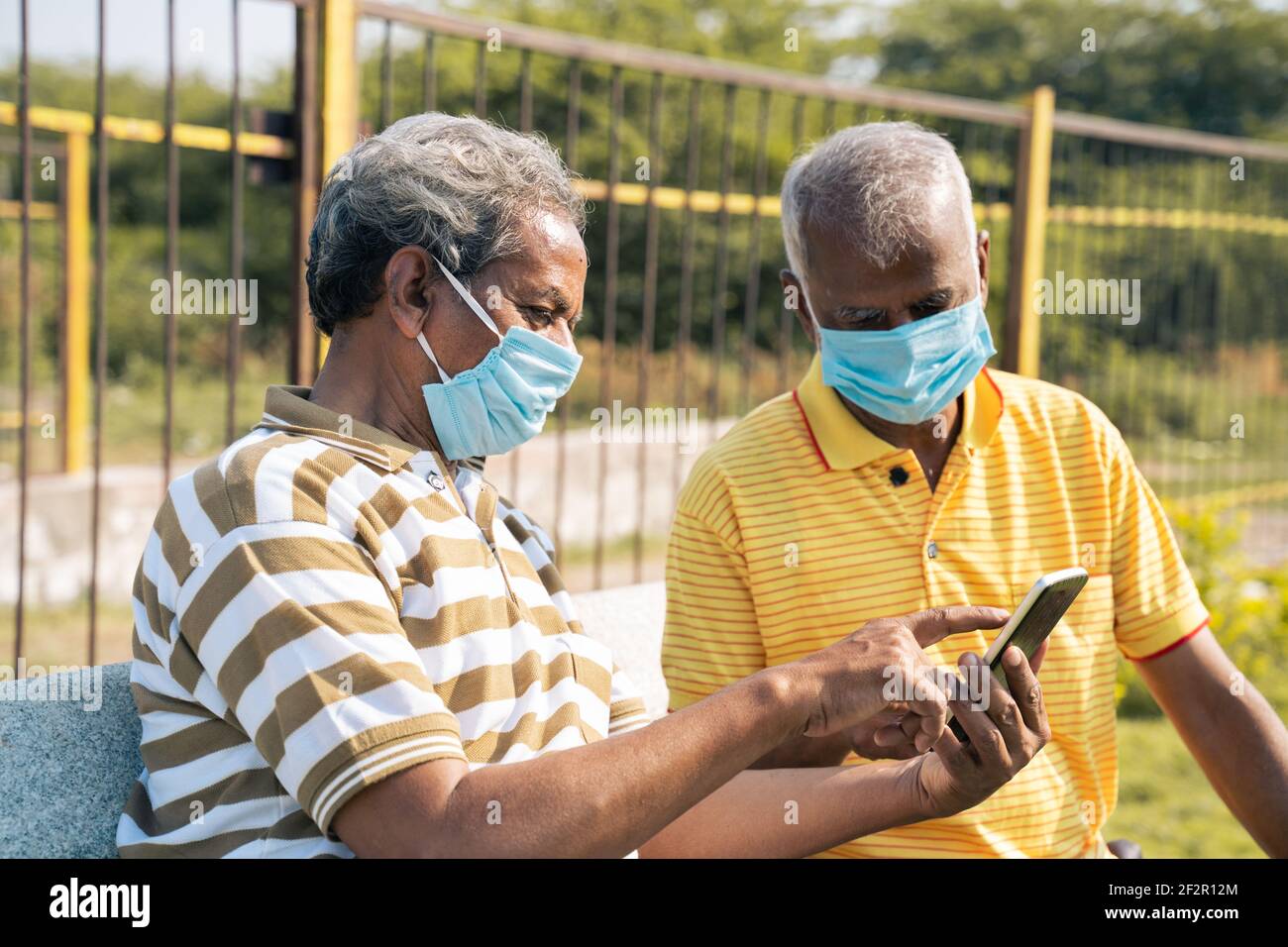 Elderly people activities hi-res stock photography and images - Alamy