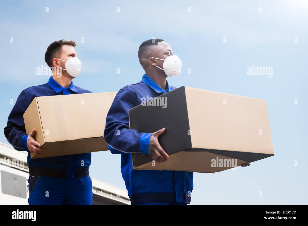 African American Movers Service Man In Face Mask Stock Photo - Alamy