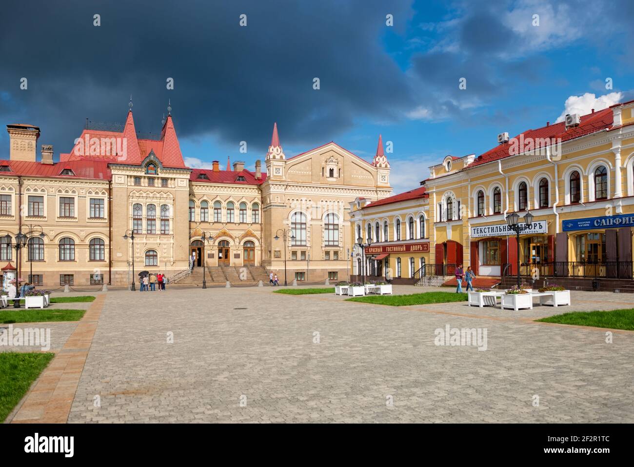 Square benches flower beds hi-res stock photography and images - Alamy