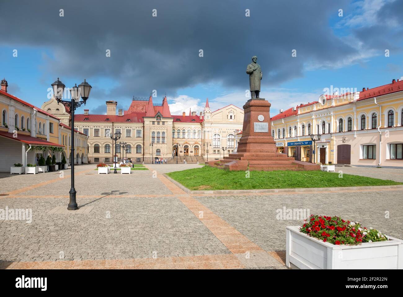 RYBINSK, RUSSIA / AUGUST 15,2020: The monument to Vladimir Lenin-leader ...