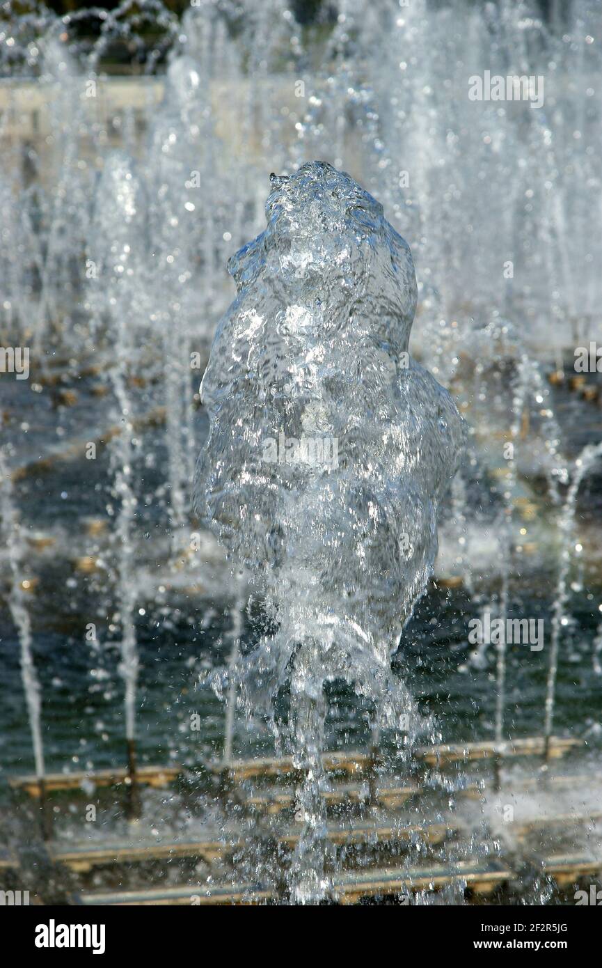 Large vertical water jet fountain Stock Photo - Alamy