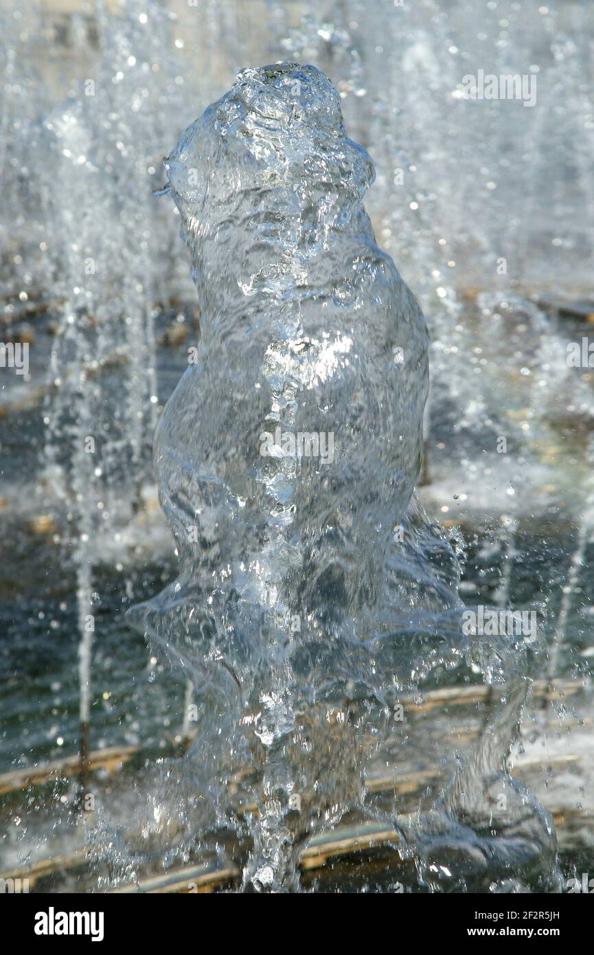 Large vertical water jet fountain Stock Photo - Alamy