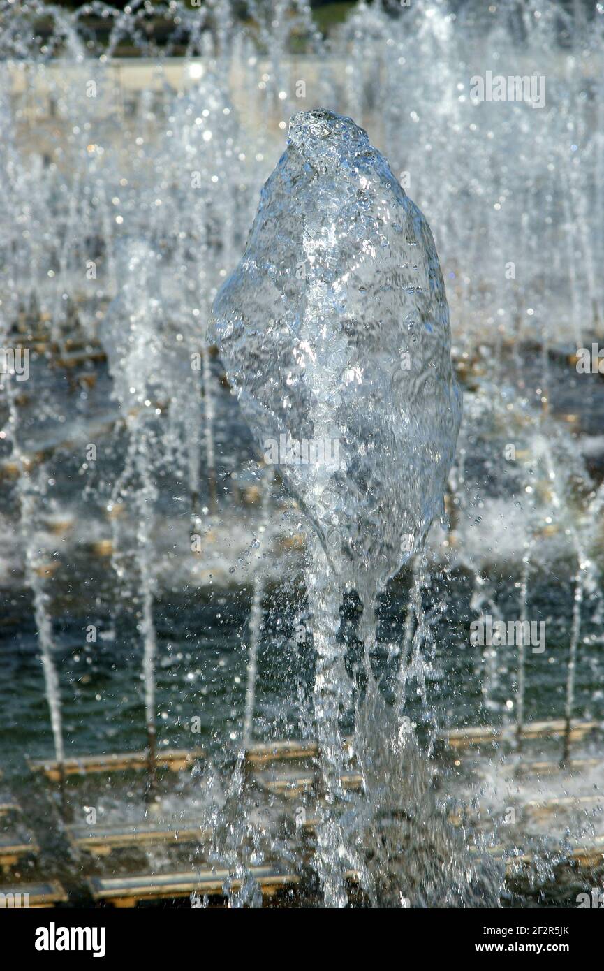 Large Water Jet Fountain at Victoria Dearth blog