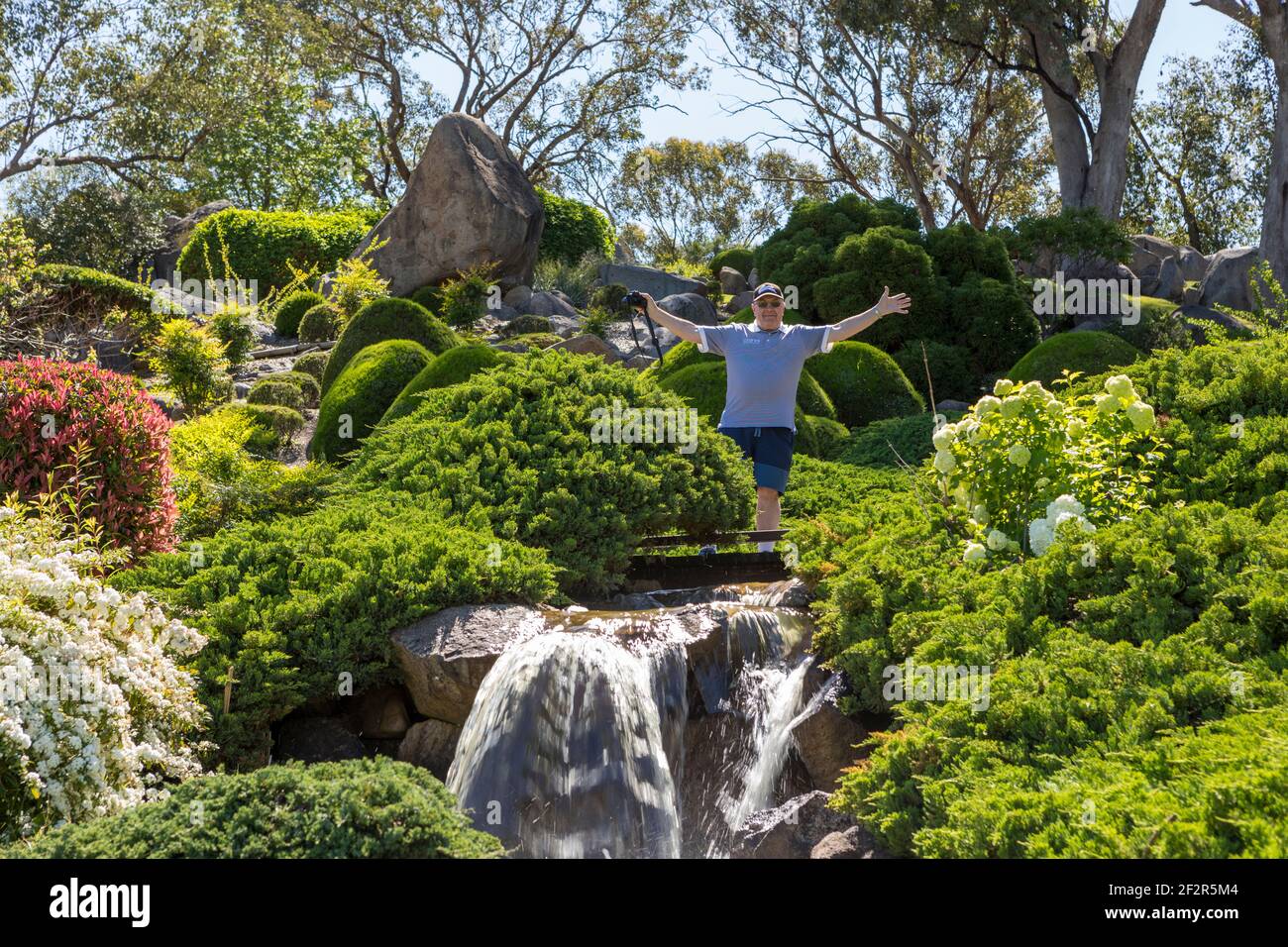 Arms out wide hi-res stock photography and images - Alamy