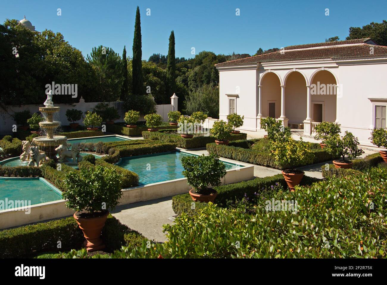 Italian renaissance garden hi-res stock photography and images - Alamy