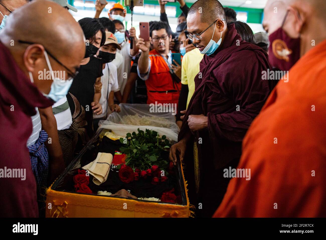 Buddhist funeral myanmar hi-res stock photography and images - Alamy
