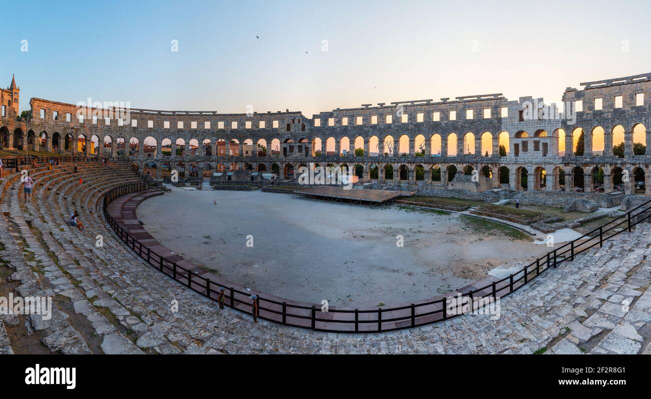 Sunset inside Roman amphitheatre in Pula, Croatia Stock Photo - Alamy