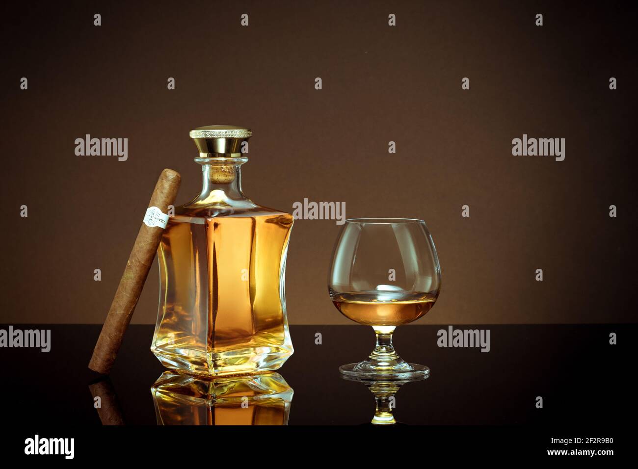 Rum and cigar hi-res stock photography and images - Alamy