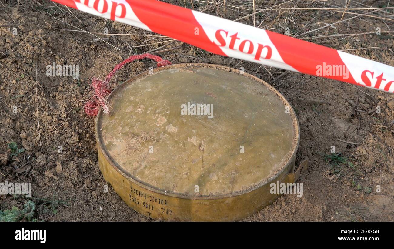 Anti tank mine hi-res stock photography and images - Alamy
