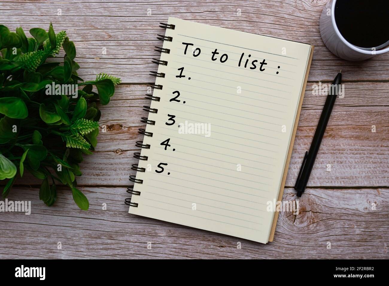 To do list text on notepad on wooden desk Stock Photo - Alamy