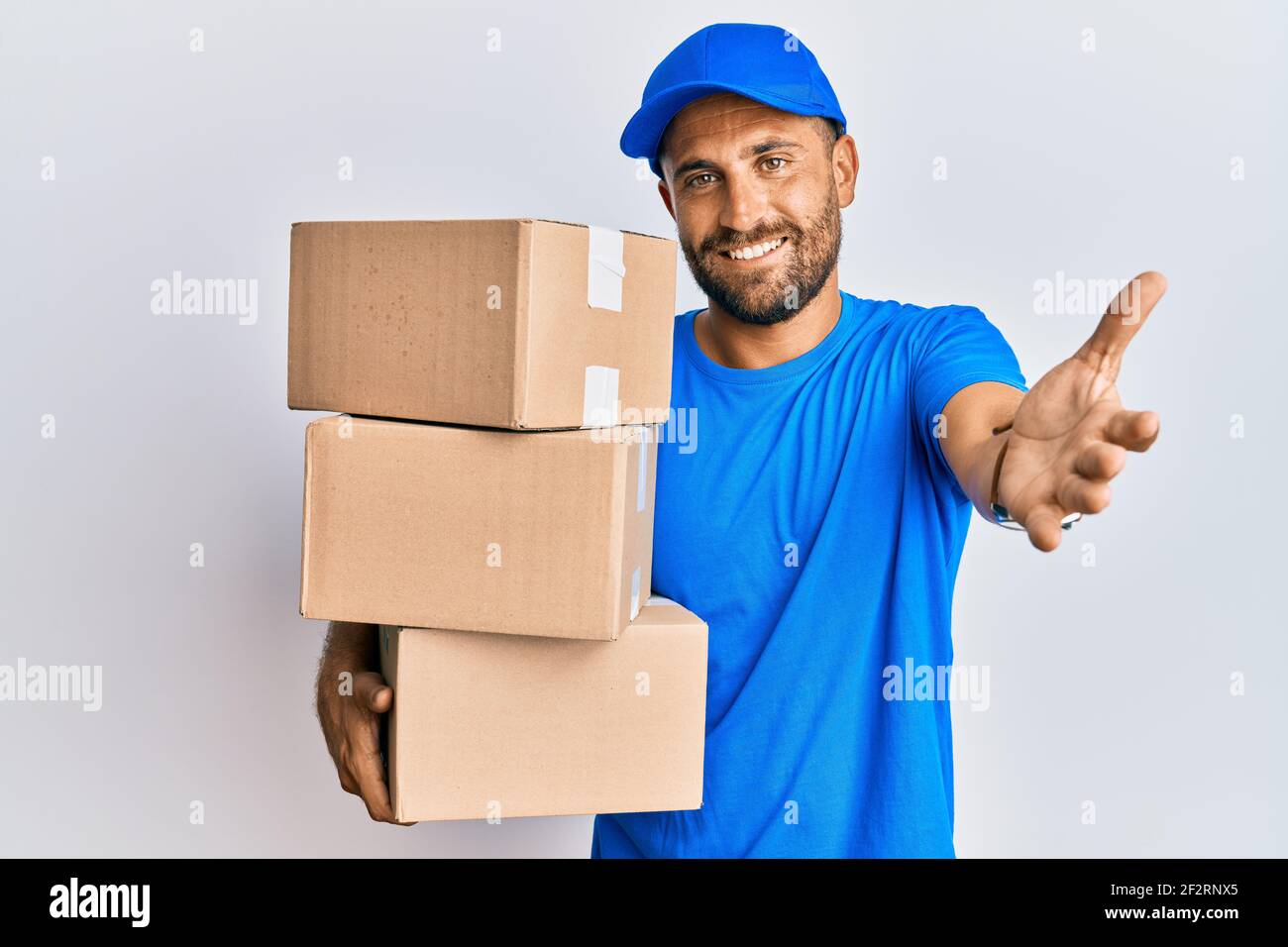 Shipment delivery handshake hi-res stock photography and images - Alamy