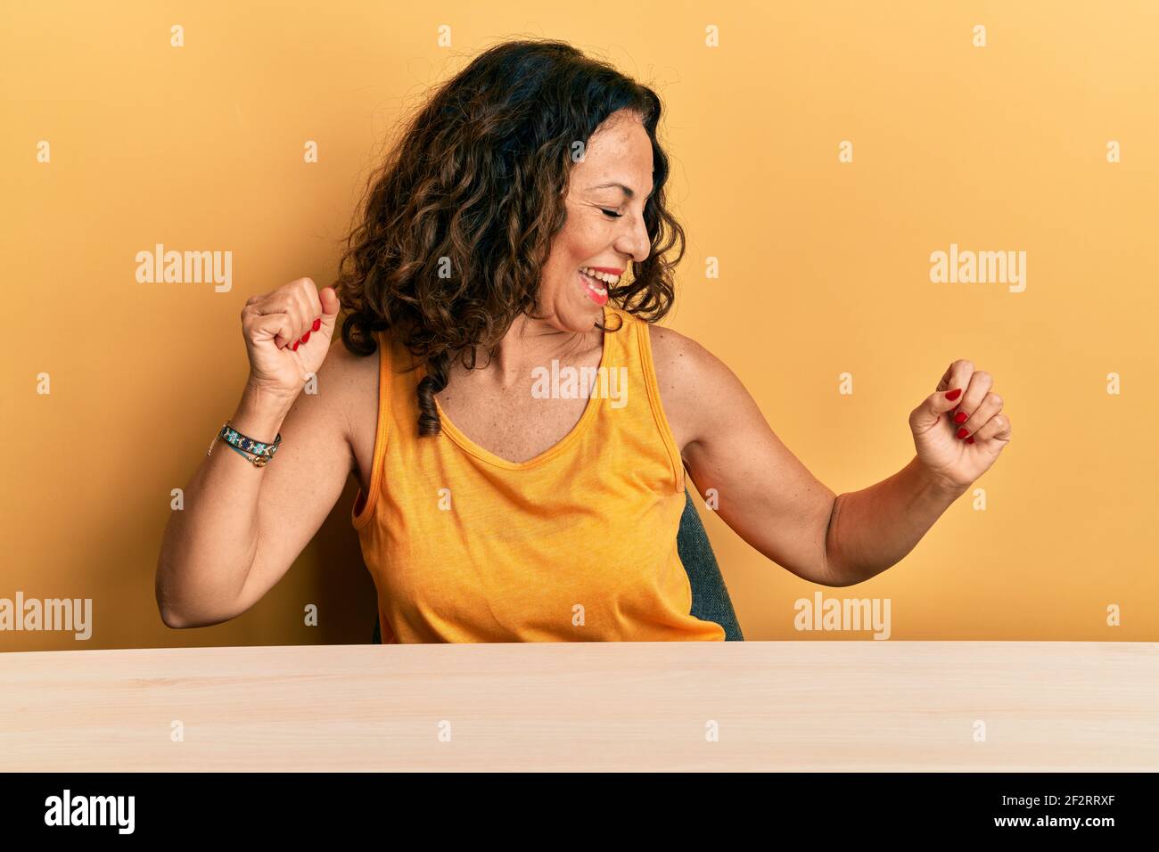 Dancing on table office hi-res stock photography and images - Alamy
