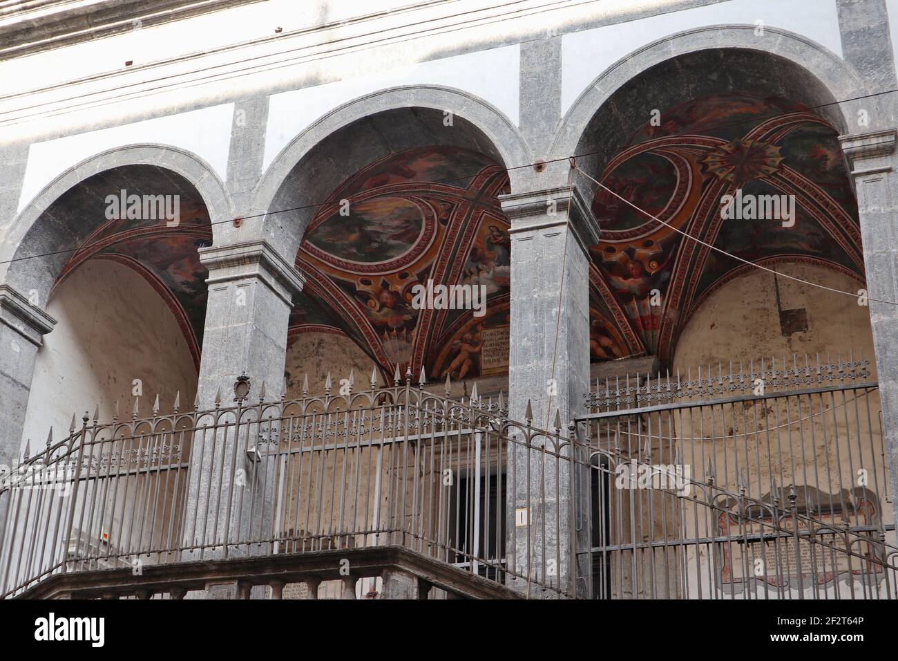 Napoli - Portico affrescato della Chiesa di Santa Maria Regina Coeli ...