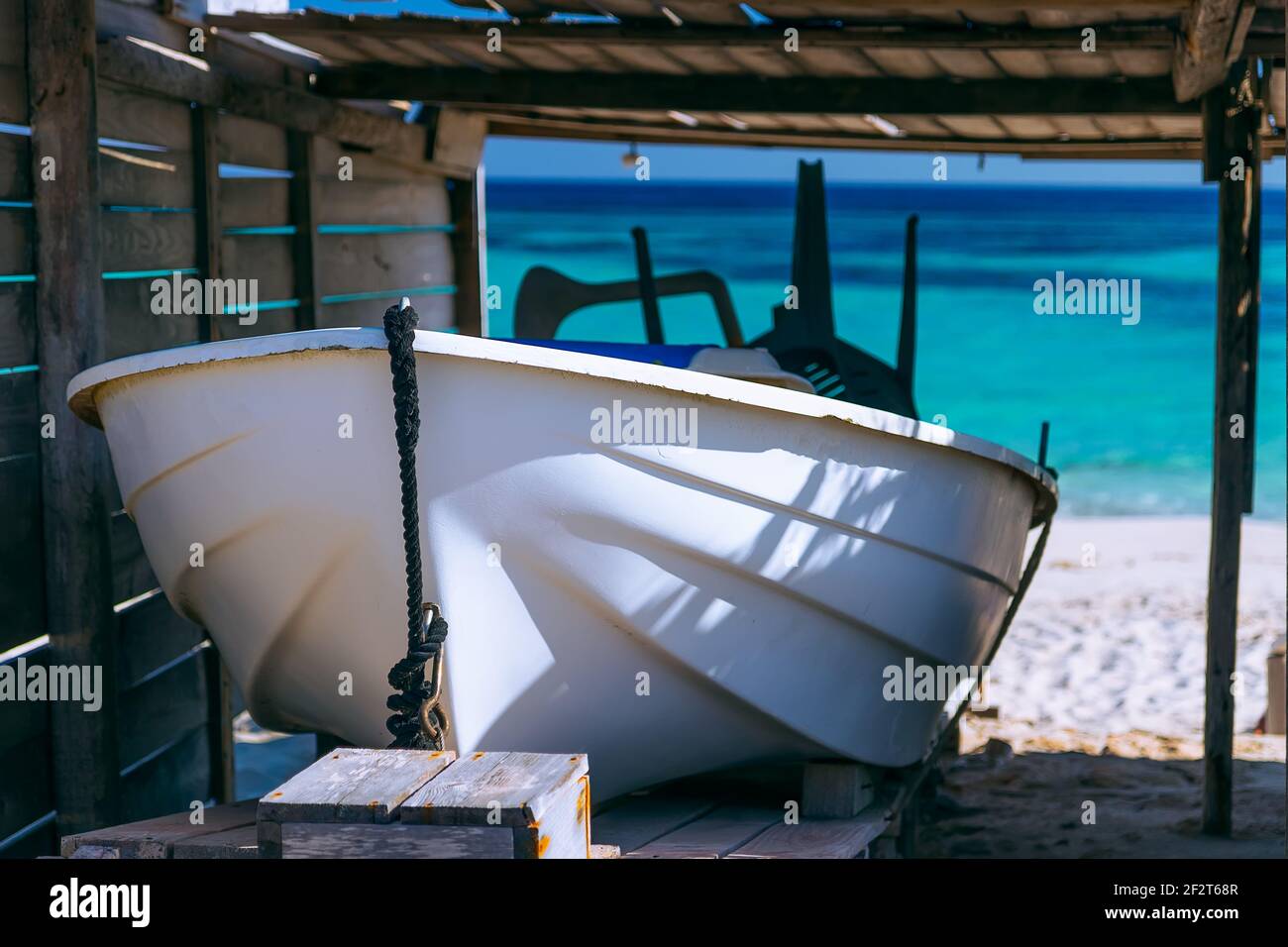 Canopy boat hi-res stock photography and images - Alamy