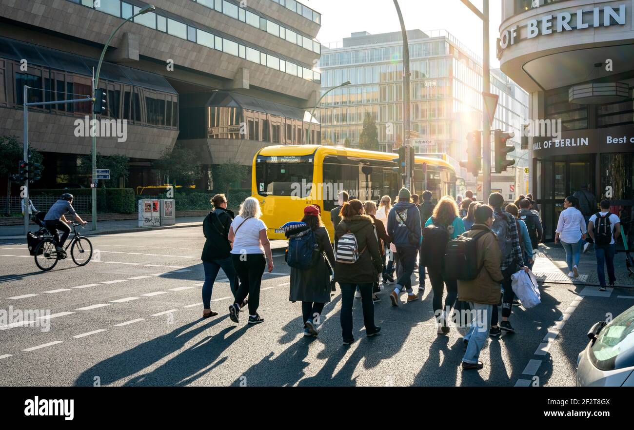 tourists and passers-by wait at the bus stop Stock Photo - Alamy