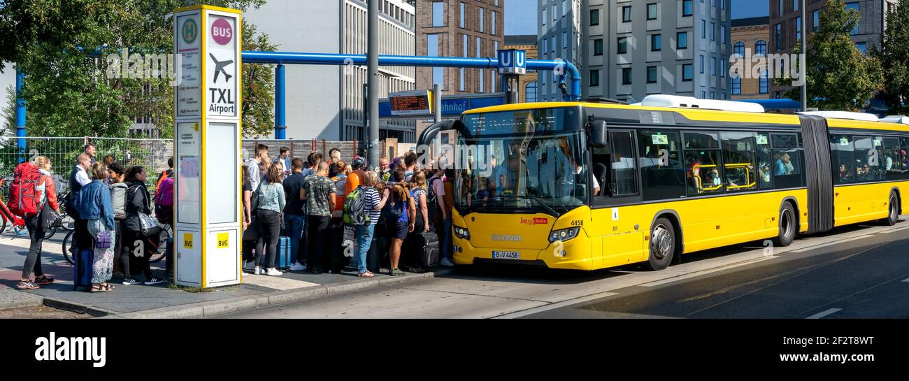 tourists and passers-by wait at the bus stop Stock Photo - Alamy