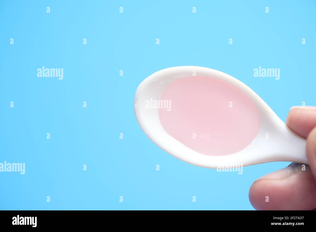 Medicine pill pour hi-res stock photography and images - Alamy