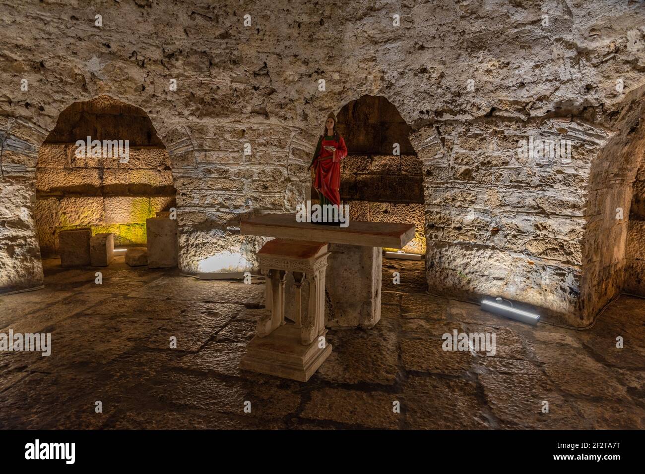 Inside crypt figure hi-res stock photography and images - Alamy