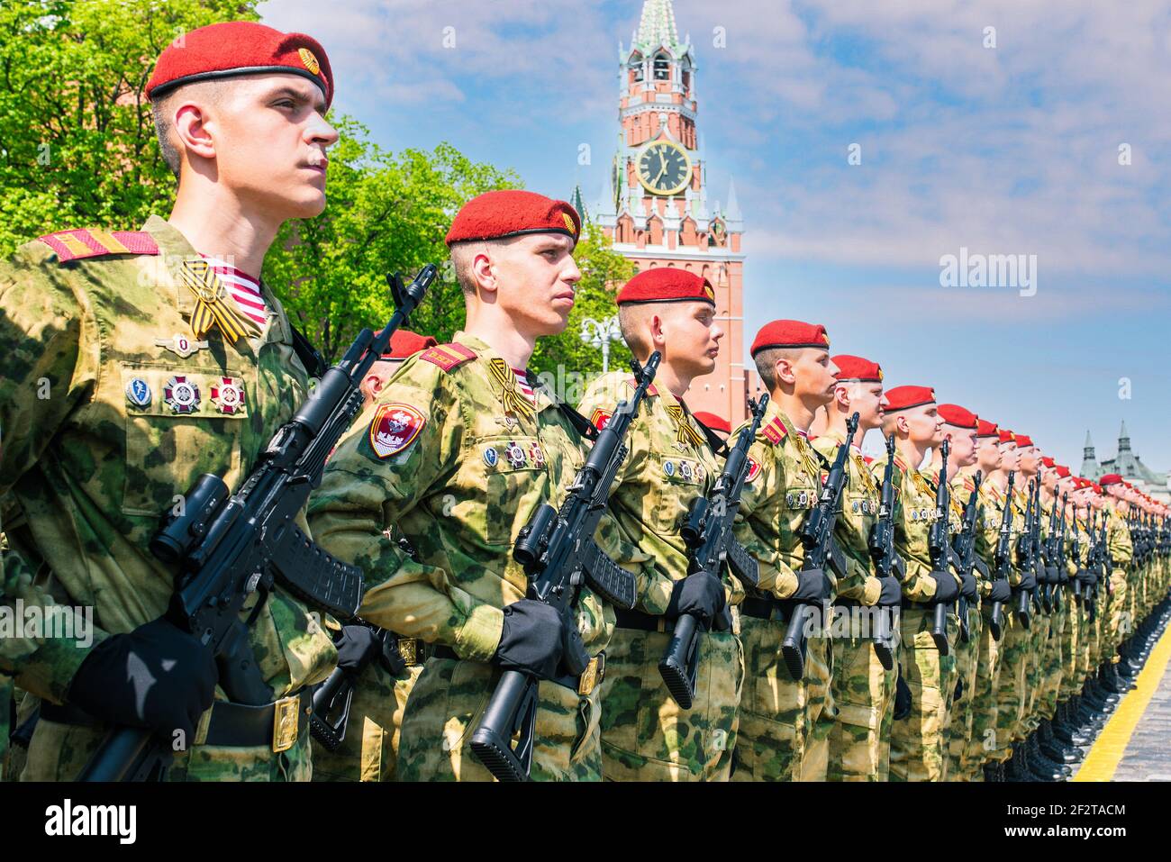 Detachment of fighters in red berets and green uniforms on Red Square ...