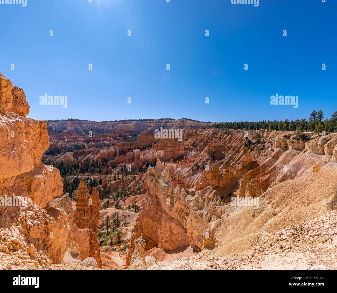 View of amazing hoodoos sandstone formations in scenic Bryce Canyon ...