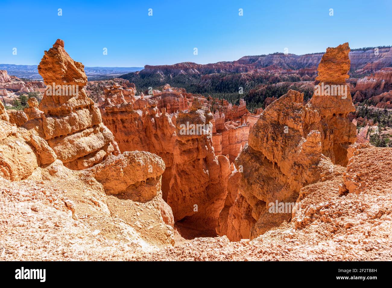 View of amazing hoodoos sandstone formations in scenic Bryce Canyon ...