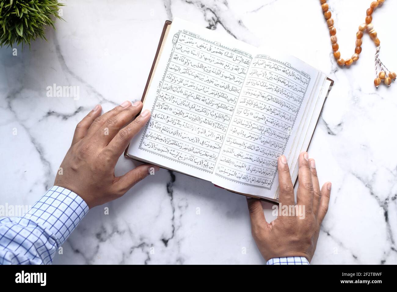 Hand text book flat hi-res stock photography and images - Alamy