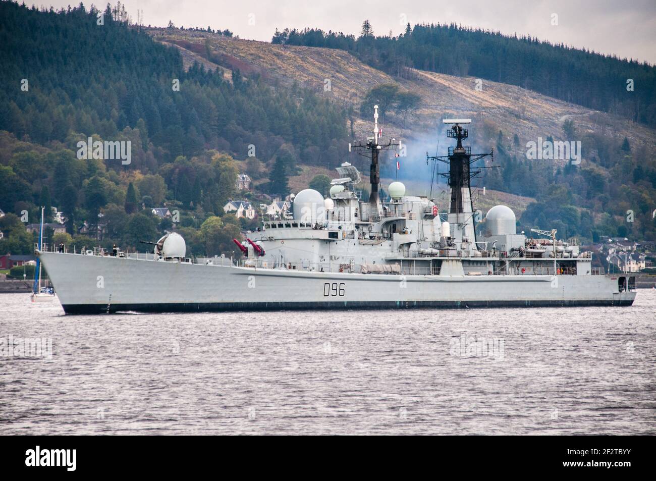 The Type 42 destroyer HMS Gloucester Stock Photo - Alamy