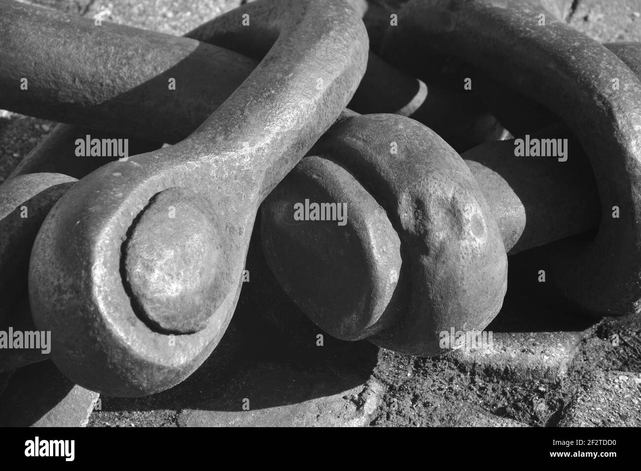 Ship shackle hi-res stock photography and images - Alamy