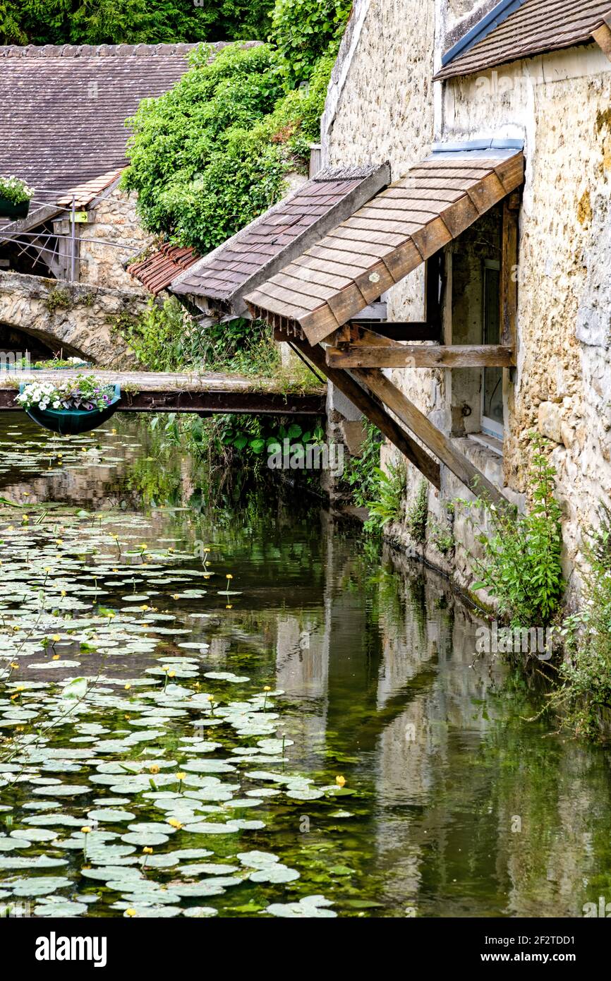 Chevreuse village hi-res stock photography and images - Alamy