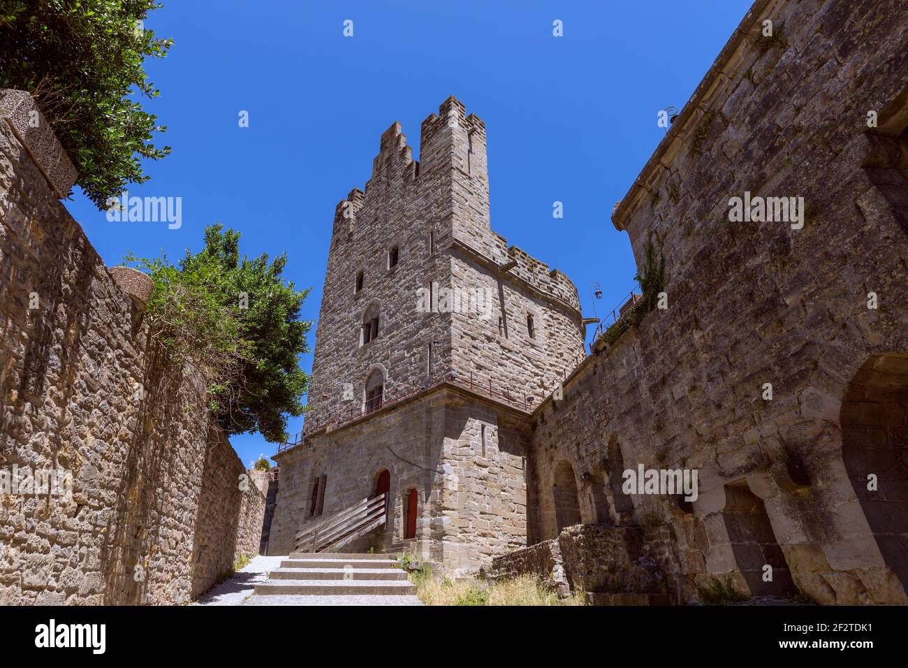 Medieval watchtowers hi-res stock photography and images - Alamy