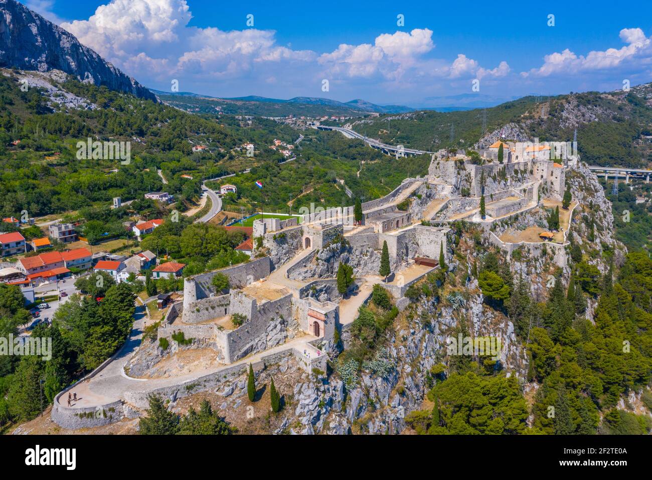 Village medieval castle klis hi-res stock photography and images - Alamy