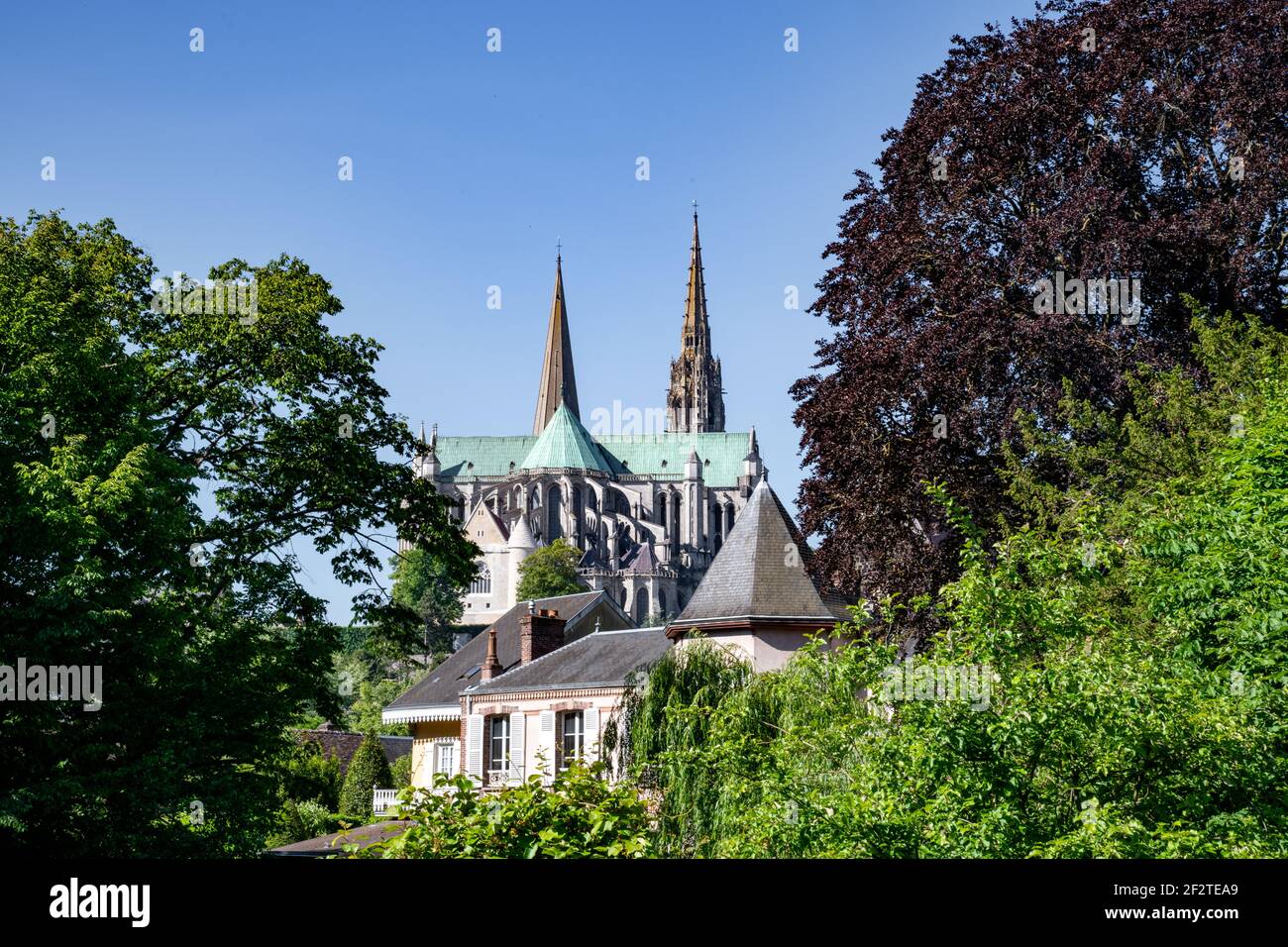 Chartres france village hi-res stock photography and images - Alamy