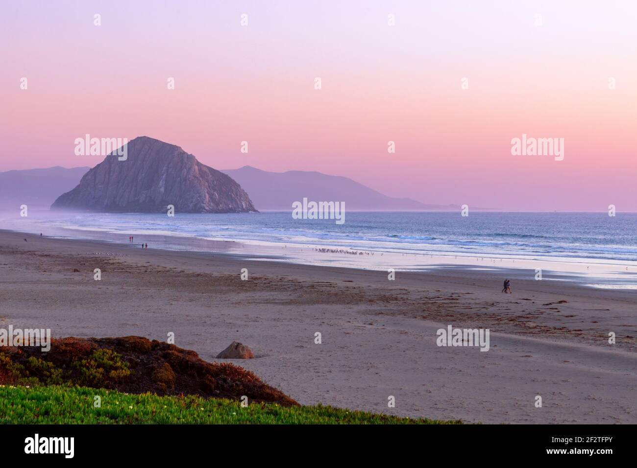 Beautiful sunset at morro bay hi-res stock photography and images - Alamy