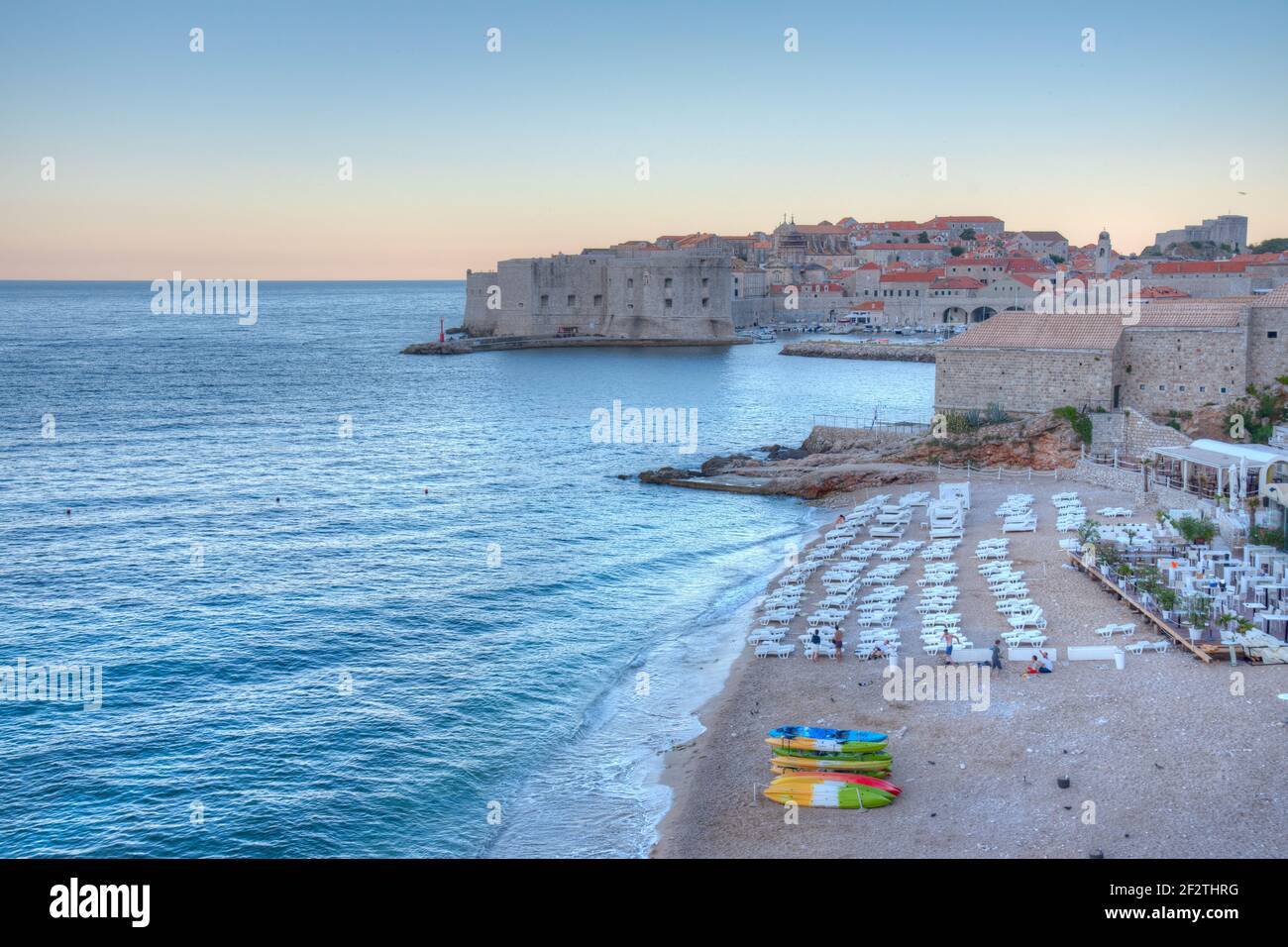 Sunrise behind red fort hi-res stock photography and images - Alamy