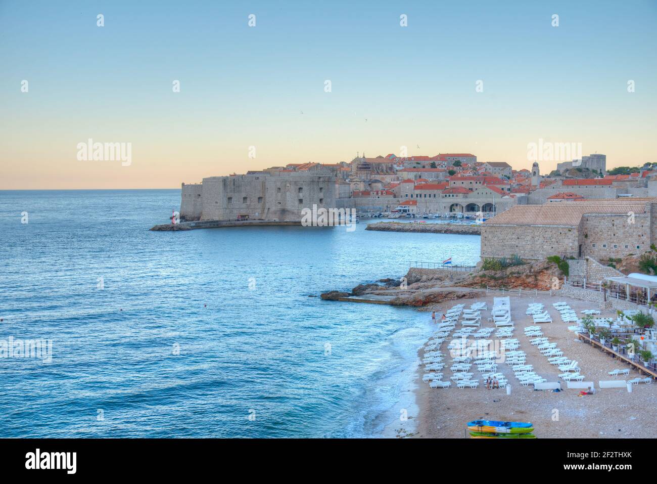Sunrise behind red fort hi-res stock photography and images - Alamy