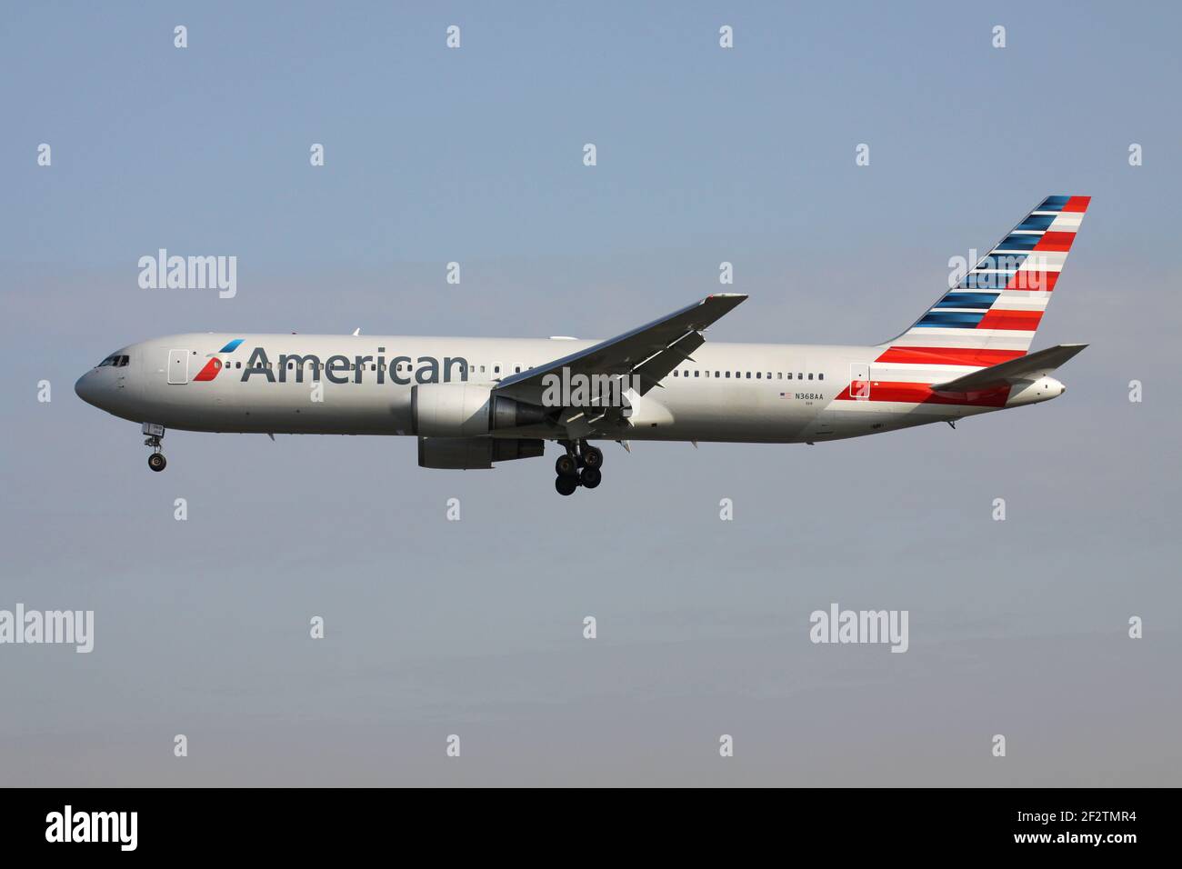 American Airlines Boeing 767-300 with registration N368AA on final for ...