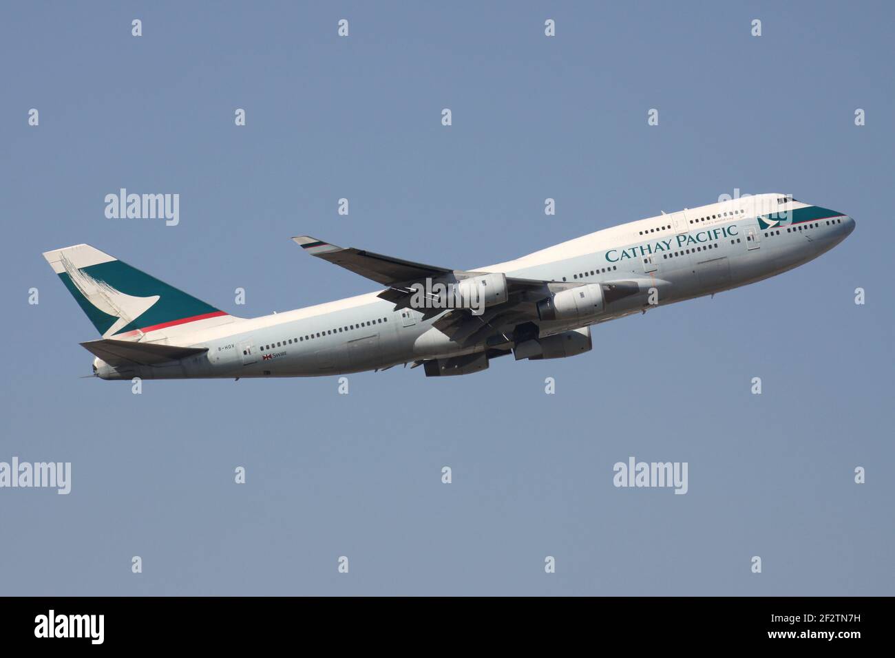 Cathay Pacific Boeing 747-400 with registration B-HOV airborne at ...