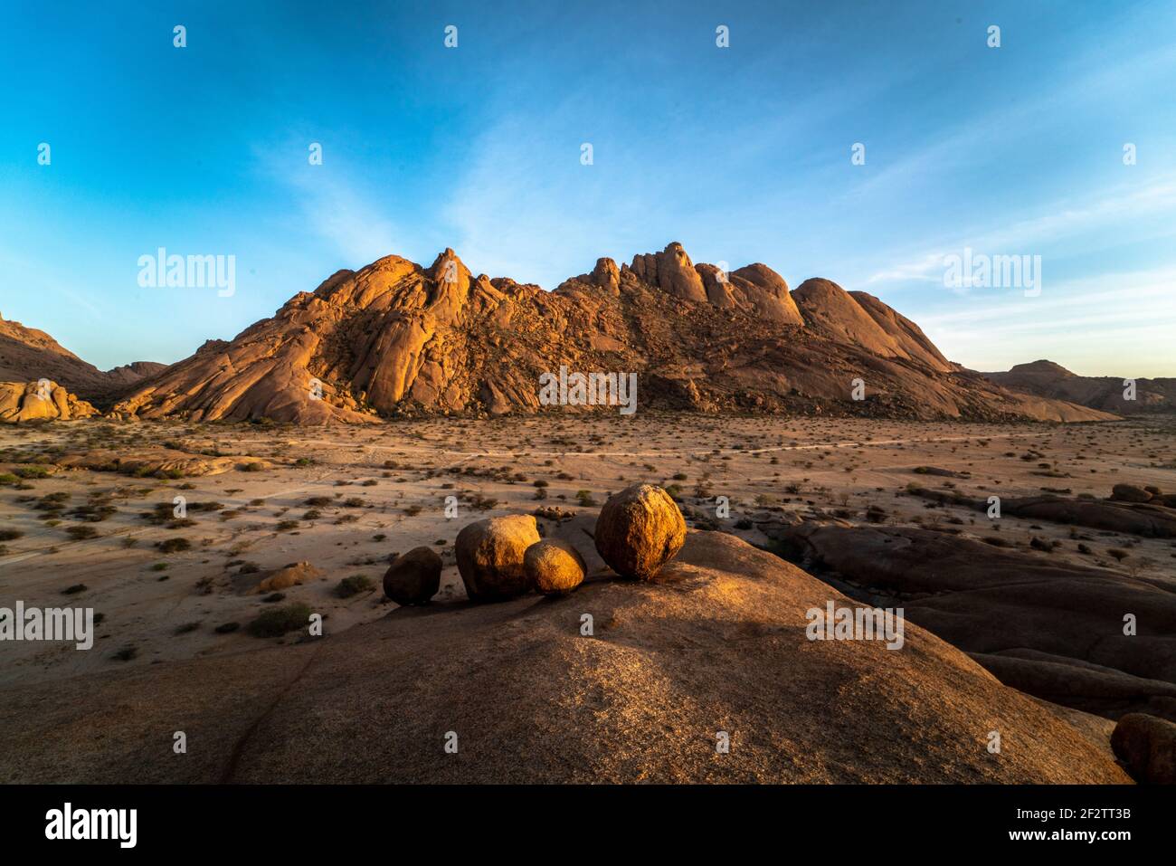 Famous rock formation on the mountains of spitzkoppe Stock Photo - Alamy