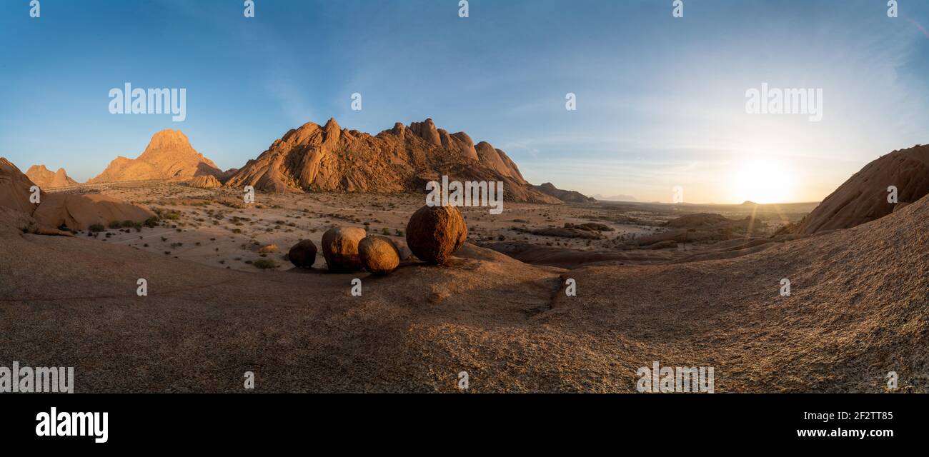 Famous rock formation on the mountains of spitzkoppe Stock Photo - Alamy