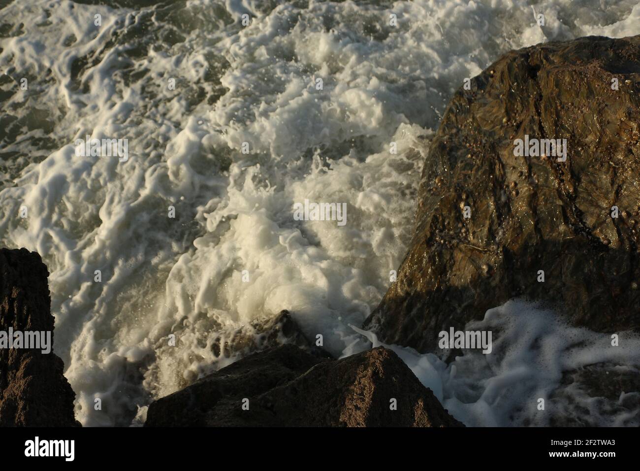Deep ocean waves washing shore hi-res stock photography and images - Alamy