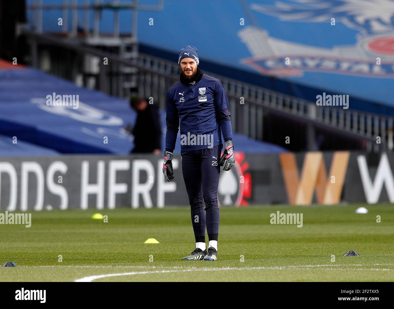David button hi-res stock photography and images - Alamy